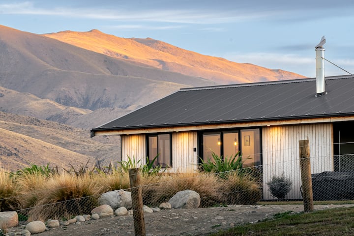 The Games Room - Spa, Epic Views & Mancave Magic - Twizel