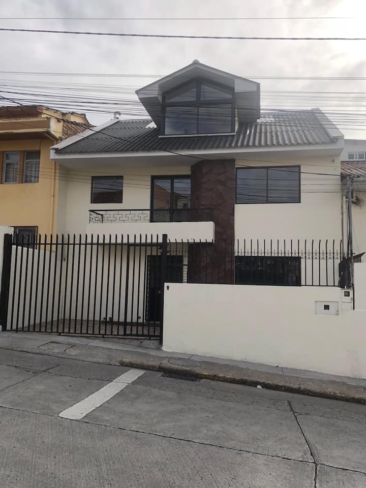 Casa Espaciosa En Cuenca Familiar/grupal - Cuenca