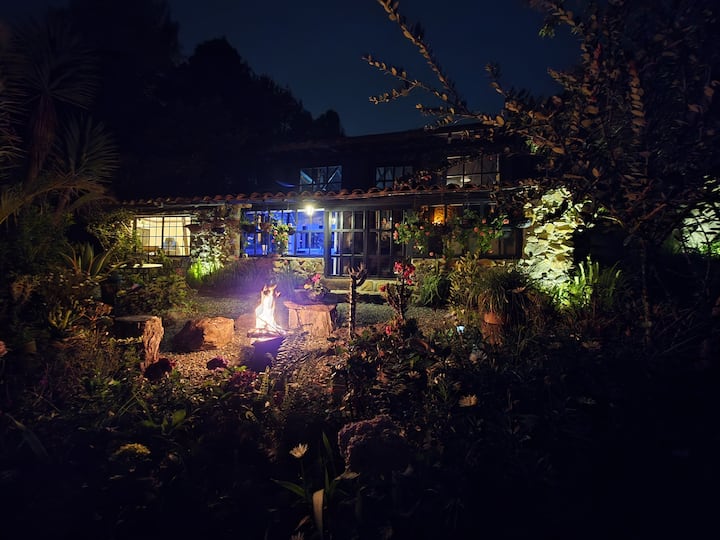 Paradise Architectural Artistic Home - Guarne