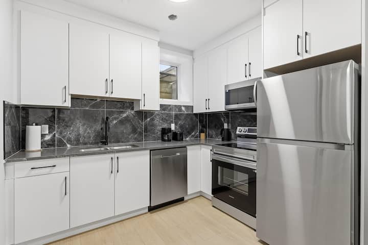 Entire Unit Brandnew 1 Bed 1 Bath Central Location - Calgary