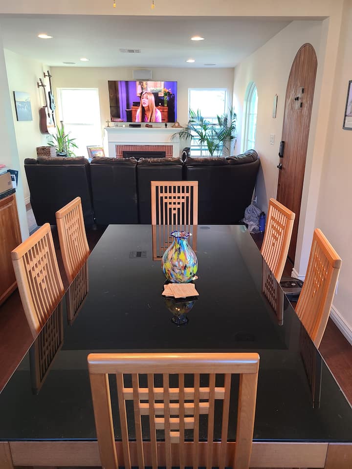 Luxury Master Suite - Beautiful Quiet Neighborhood - Long Beach, CA