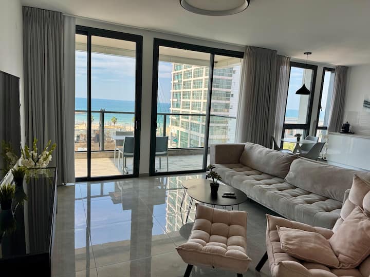 Beach Apartment. Perfect Location. 2 Bathroom’s - Tel Aviv-Yafo