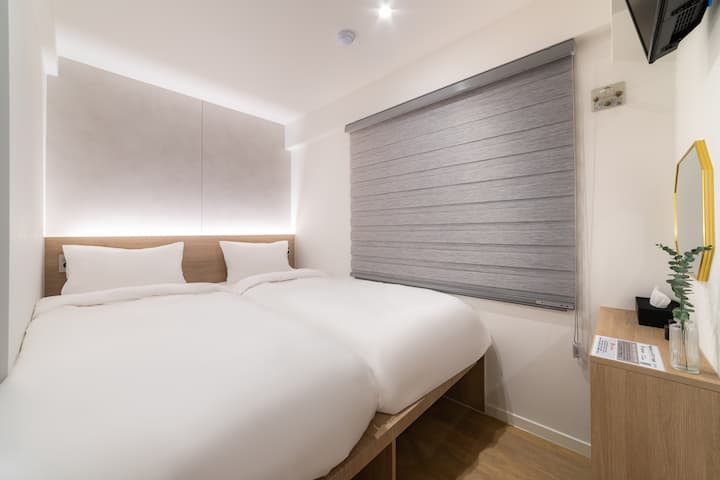 [New!]하이스테이종로/수페리어트윈룸/종각역도보5분/공항리무진인근/짐보관가능/주차불가 - Seoul