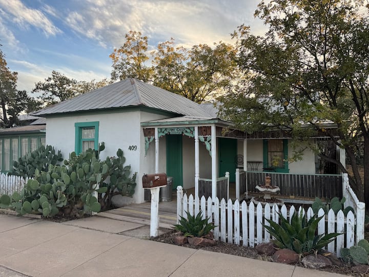 Alpine Creek Cottage - Alpine, TX