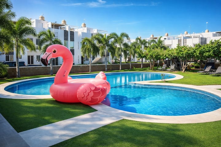 With Pool, And Air Conditioning, Parking Lot, Wifi - Manzanillo