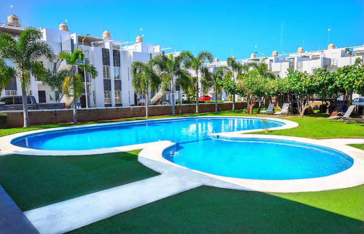 With Pool, And Air Conditioning, Parking Lot, Wifi - Manzanillo