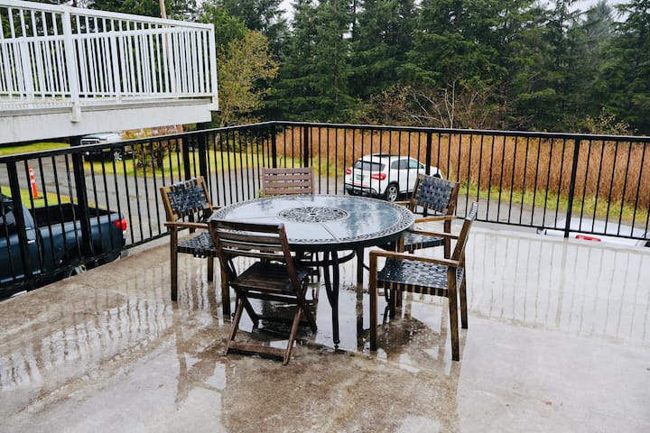 Clean, Classy, Quiet Home - Prince Rupert