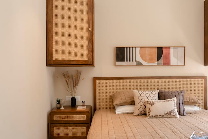 Staymaster Solintra | Serviced Apartment | Pool - India