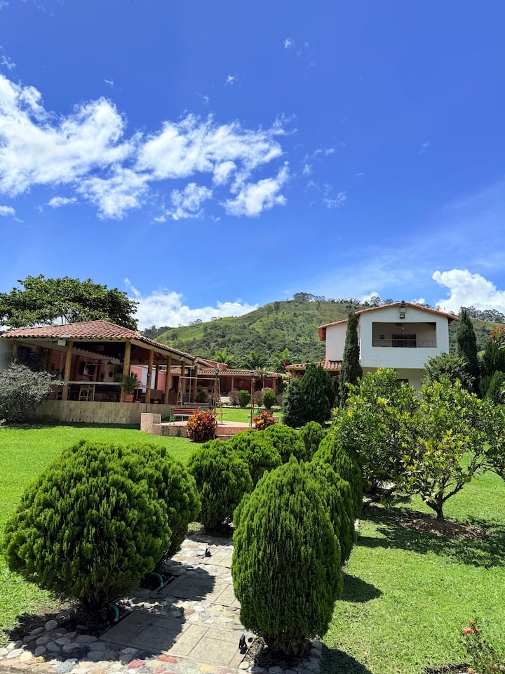 Preciosa Cabaña En El Casco De Chinacota - 