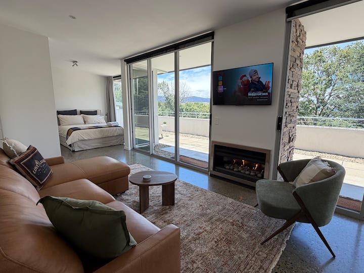 Loveland Penthouse – Luxe Lakeside Escape - Jindabyne