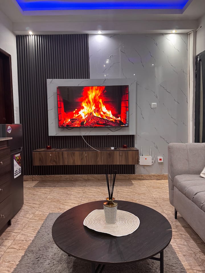 Petit, Propre, Comfortable à Gb, Proche De Gombe. - Kinshasa