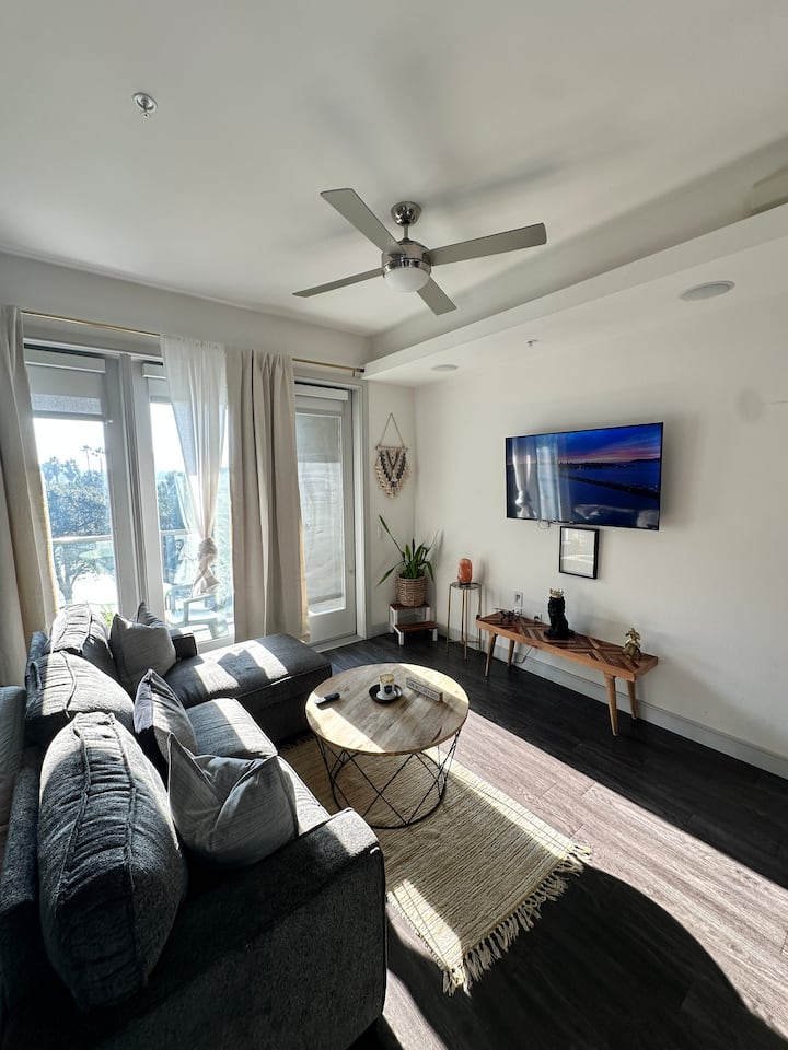 Students* Uci* Travelers*irvine - コスタメサ, CA