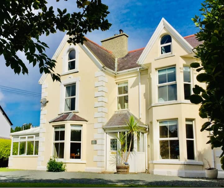 Detached Home In Nefyn Sleeps 10. - Pwllheli