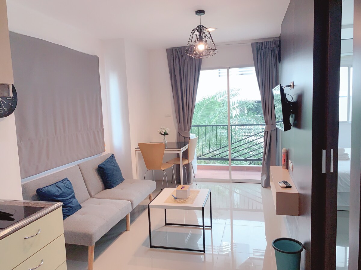 Trio Gems Condo/Appartement ensoleillé avec une chambre et un salon ...