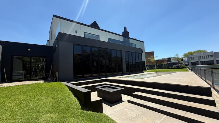 Luxury Mansion With Flatlet Near Attractions - Hartbeespoort