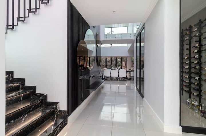 Luxury Mansion With Flatlet Near Attractions - Hartbeespoort