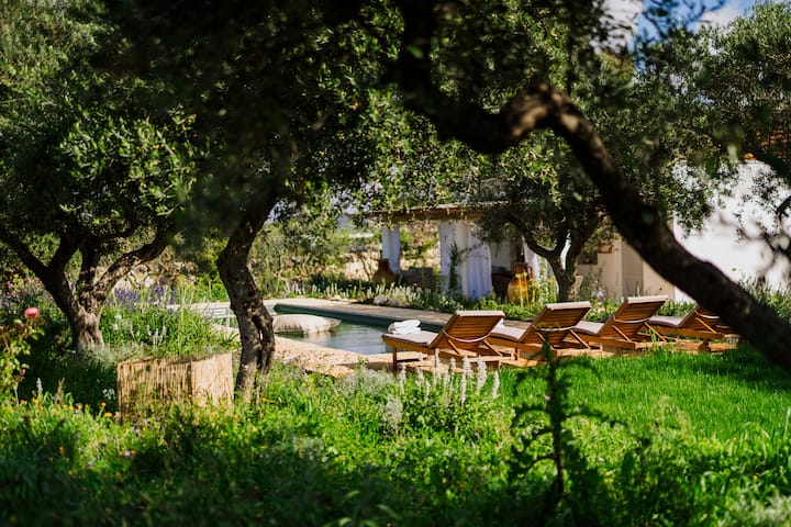 Villa Ad Maiora, Charming Stone Villa With Pool - Alberobello