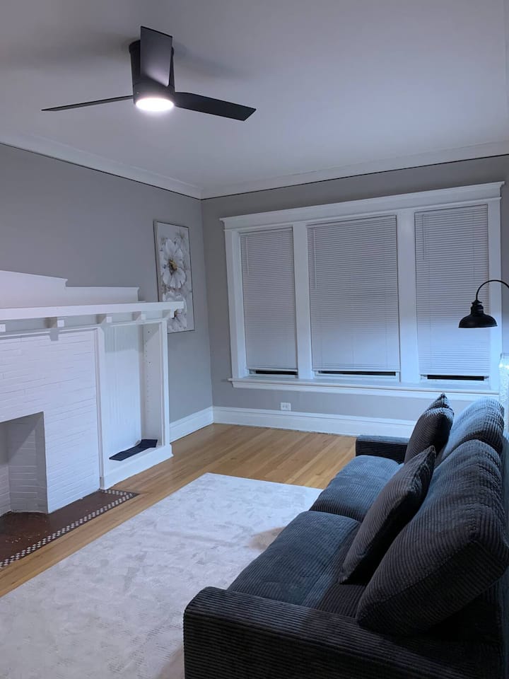 Entire 1br W/ Private Office & Balcony - Beverly - Chicago