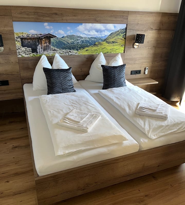 Platzhirsch - Double Room Top 3 - Self Check-in - Zell am See