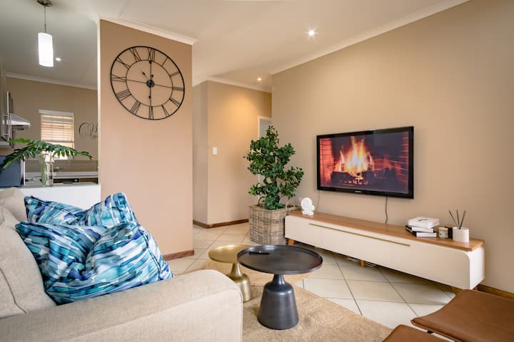 Modern 2-bedroom Apartment | Secure | Comfortable - Centurion