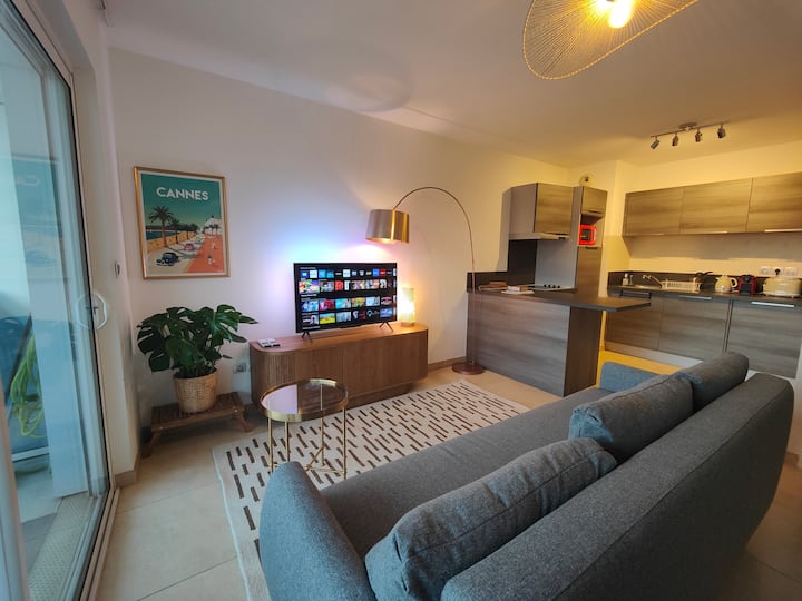 Nouveau! Idéal Congrès & Vacances – Parking Privé - ibis budget Cannes Centre Ville