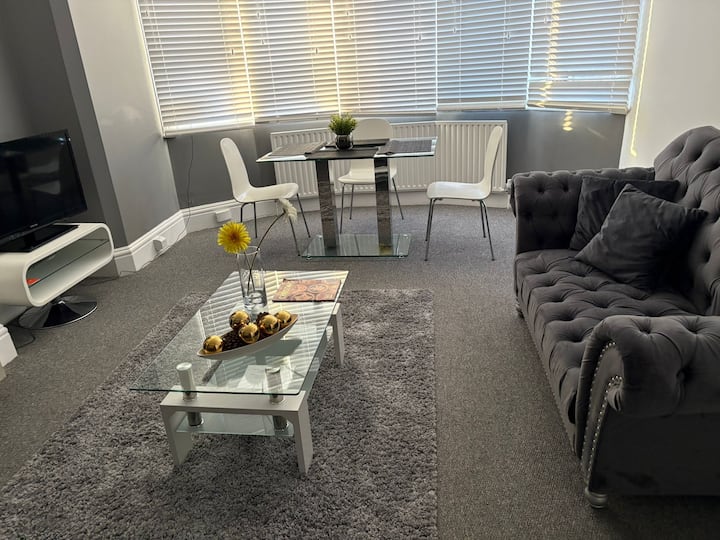 Modern 2-bed Home Sleeps 3 Palmers Green London - Enfield