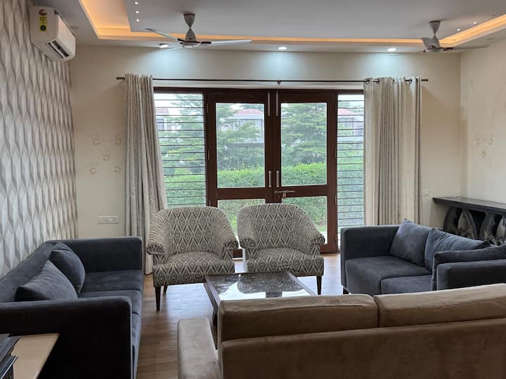 Your Perfect Escape: Serene & Stylish Getaway - Indore