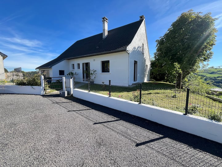 Maison 5 Chambres Pour 12 Personnes - Salers