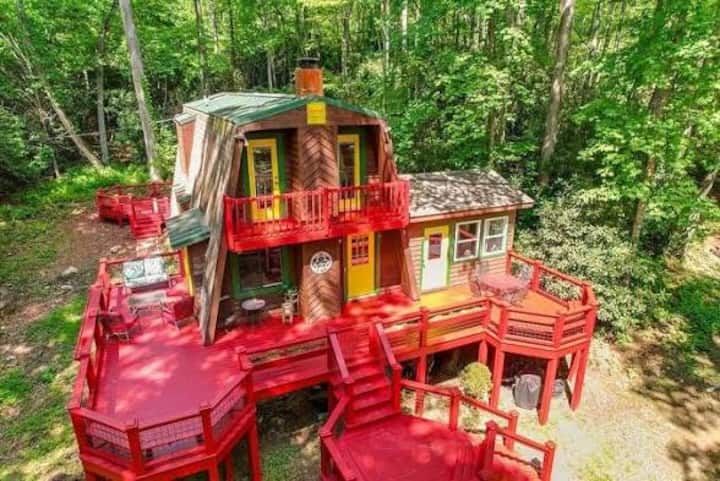 The Magic Tree Haus: A Creekside Getaway - Franklin, NC
