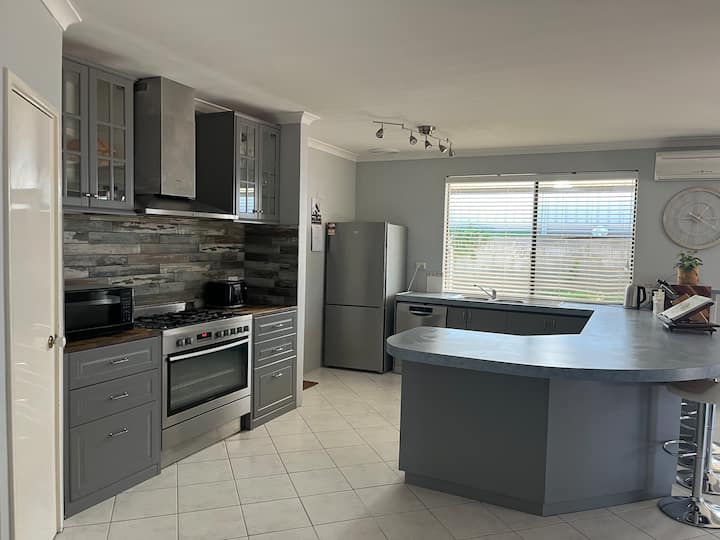 Hibiscus Haven - Bunbury