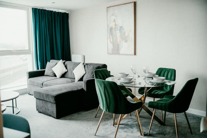 Elegant 2-bed Apartment | Belfast City Centre - Belfast