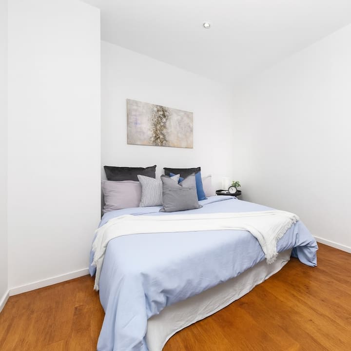 Great Location ! Free Tram ! 2br Whole Apartment ! - Williamstown