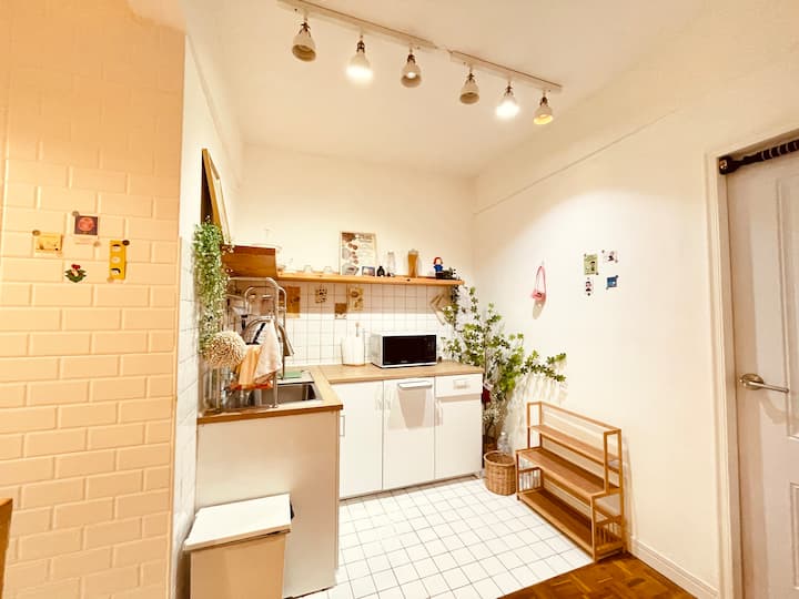 *Cozy 2-bedroom Stay In Ari | Walk To Cafés & Bts - Tailandia