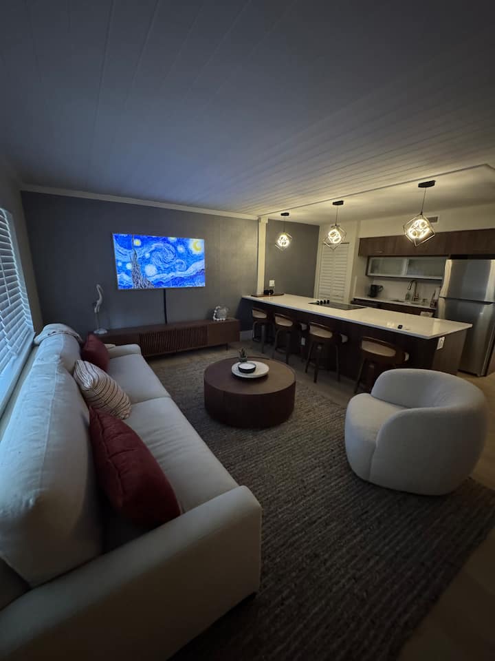 Designer Condo • Steps To Atlantic Ave & Beach - Delray Beach, FL