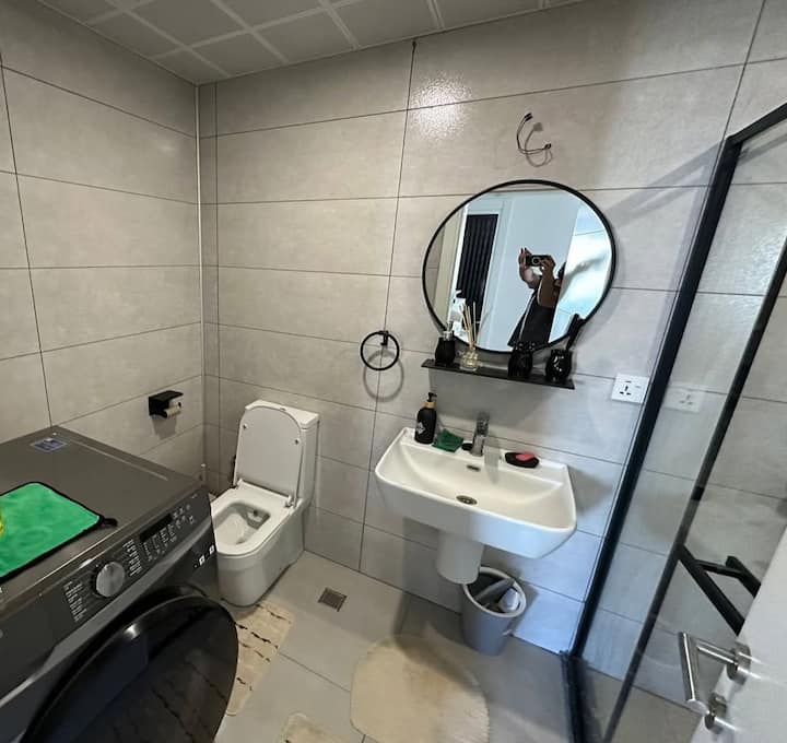 Cozy Bedroom In An Apartment In Luxurious Complex - Iraq