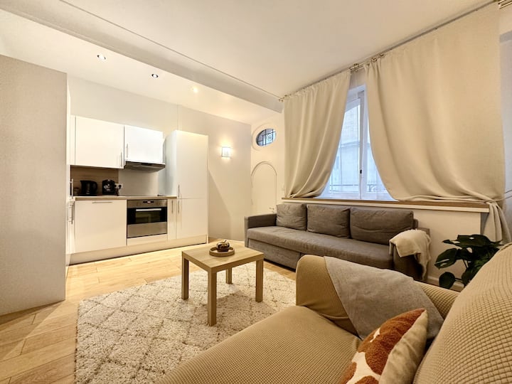 Havre Lumineux Entre Les Champs ÉLysée Et Troca - Paris