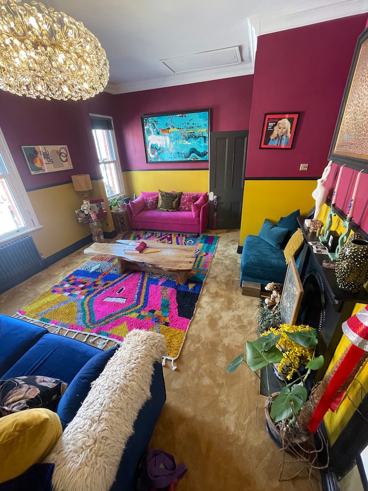 Double Room In Colourful Stylish Victorian House - Oswestry