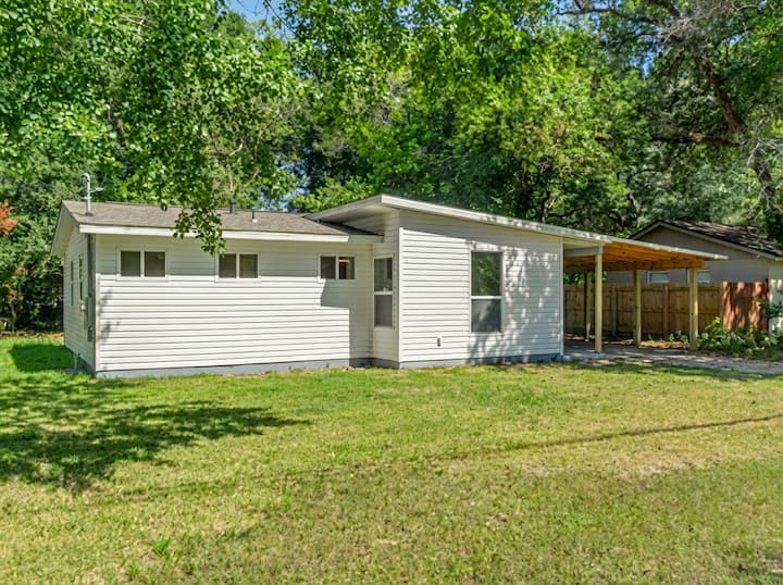 Coastal 3-bed Hideaway – 15 Min To Pensacola Beach - Brent, FL