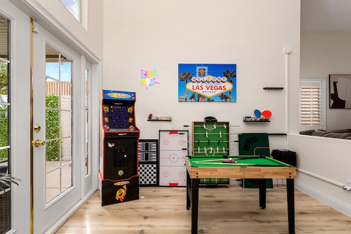 Vegas Luxury Villa • Private Pool • King Suites - United States