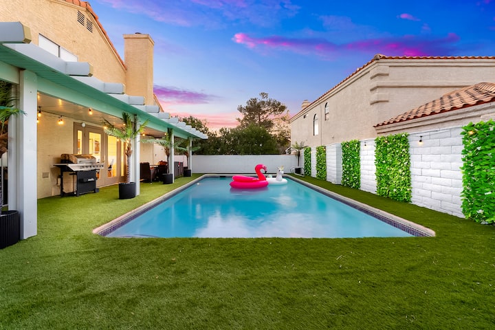 Vegas Luxury Villa • Private Pool • King Suites - Las Vegas, NV