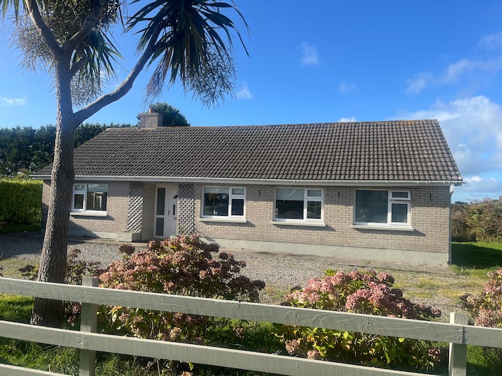 Cozy Seaside Home – Steps From The Beach - Gorey