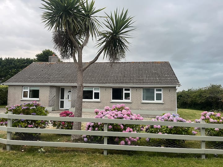 Cozy Seaside Home – Steps From The Beach - Gorey