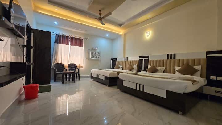 Girivar Dham - Vrindavan