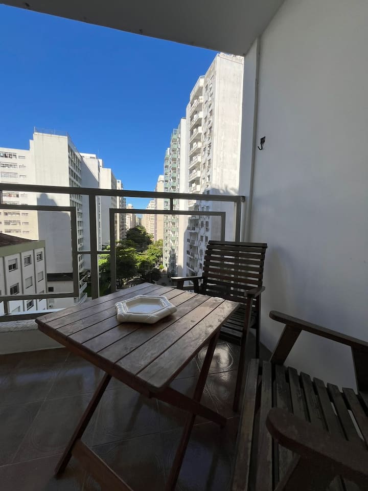 Apê C/ Varanda E Garagem A 150 M Da Praia –Guarujá - Guarujá