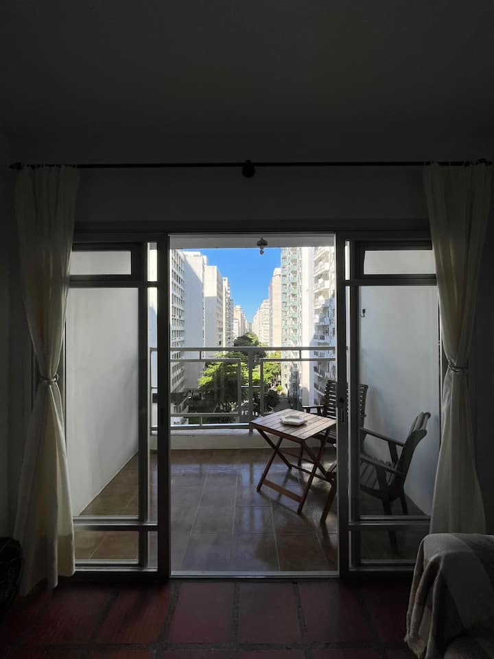 Apê C/ Varanda E Garagem A 150 M Da Praia –Guarujá - Guarujá