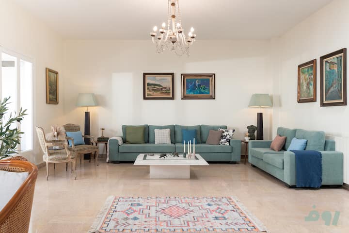 Classic & Large 3bd Flat In Achrafieh With Parking - Beirut