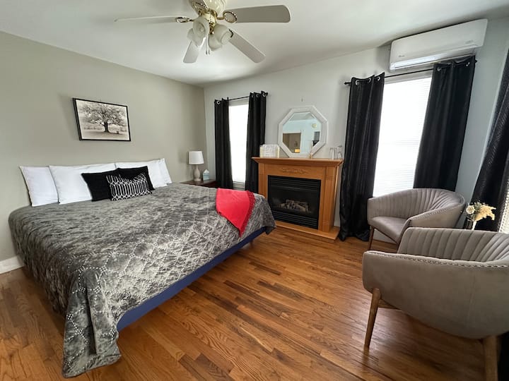 Unit 6-studio Apartment @ The Champagne House - Hammondsport, NY