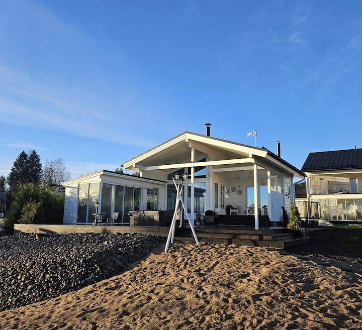 Rauhallista Ja Rentouttavaa Aikaa Järven Rannalla - Laukaa