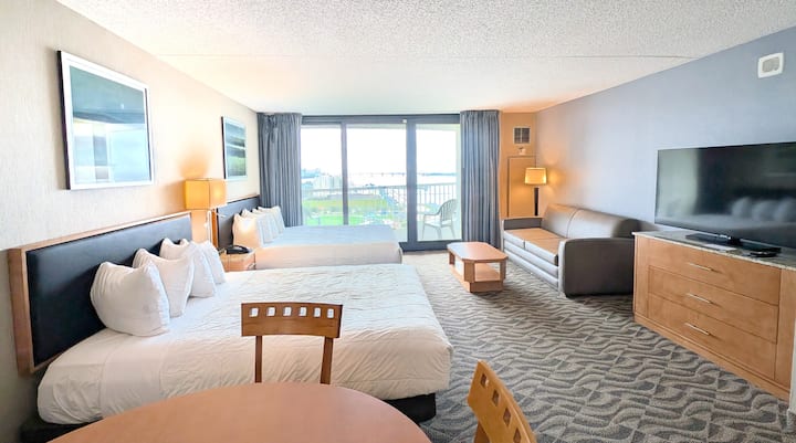 Exclusive Studio W/ Balcony + Pool & Jacuzzi! - Atlantic City, NJ