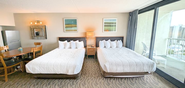 Exclusive Studio W/ Balcony + Pool & Jacuzzi! - Atlantic City, NJ